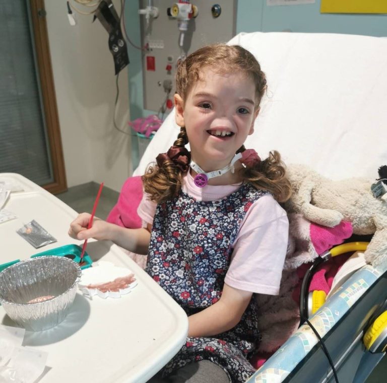 OVA DEVOJČICA JE ROĐENA BEZ NOSA: Prošla je kroz PAKAO da bi imala normalan život, a POGLEDAJTE ...